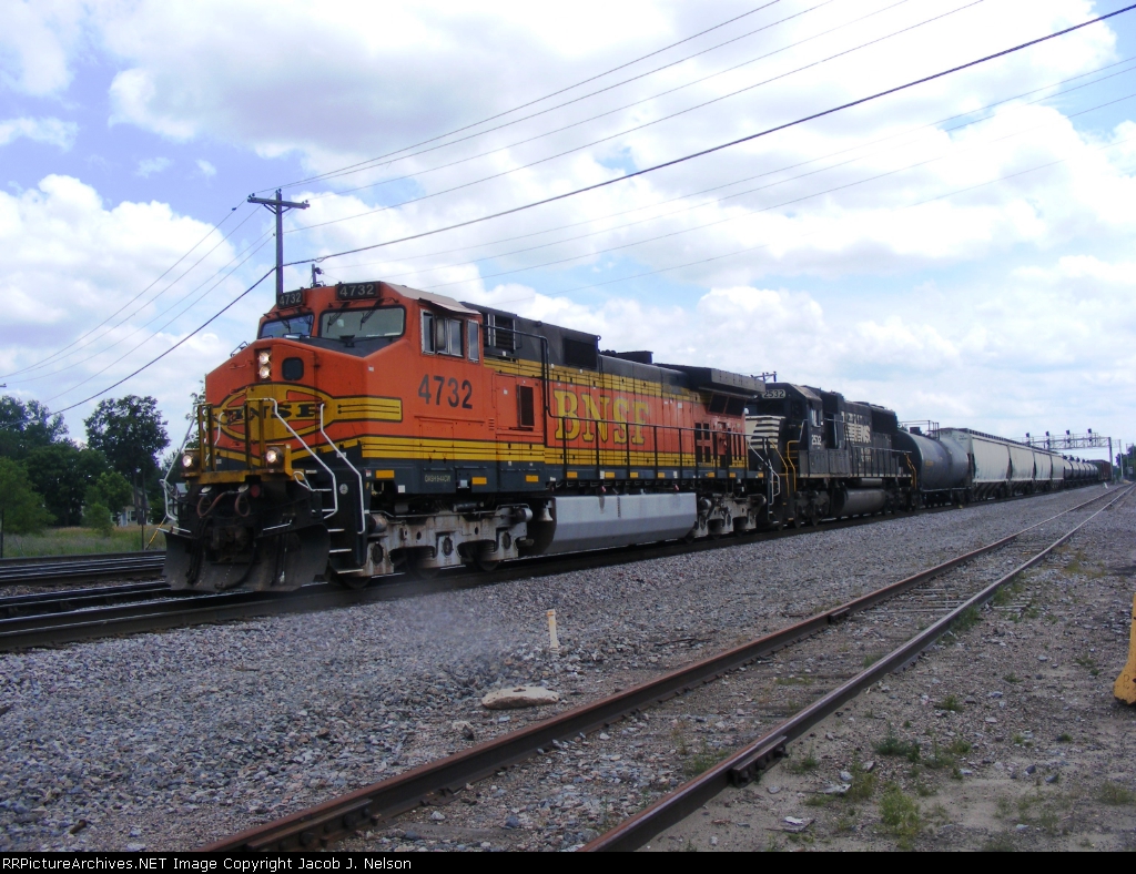 BNSF 4732